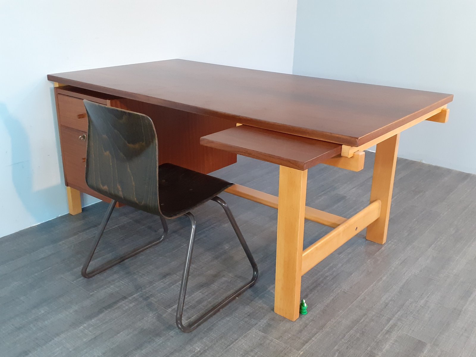 Vintage Scandinavian Oak and Mahogany Desk by Hans J. Wegner for Getama ...