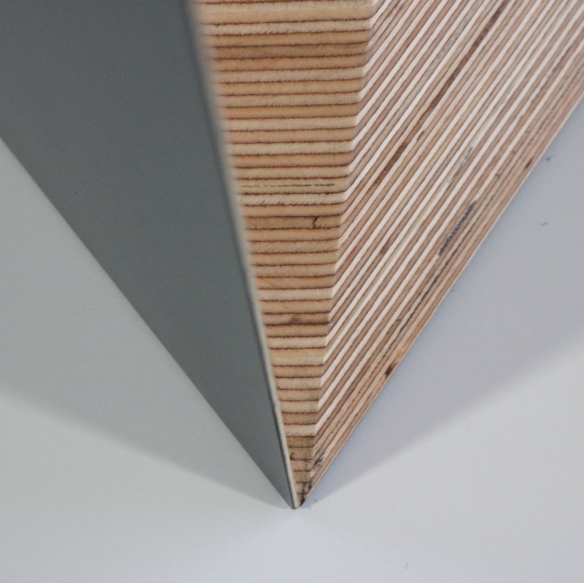 Schwarzer Schichtholz Hocker von Studio Deusdara bei Pamono kaufen