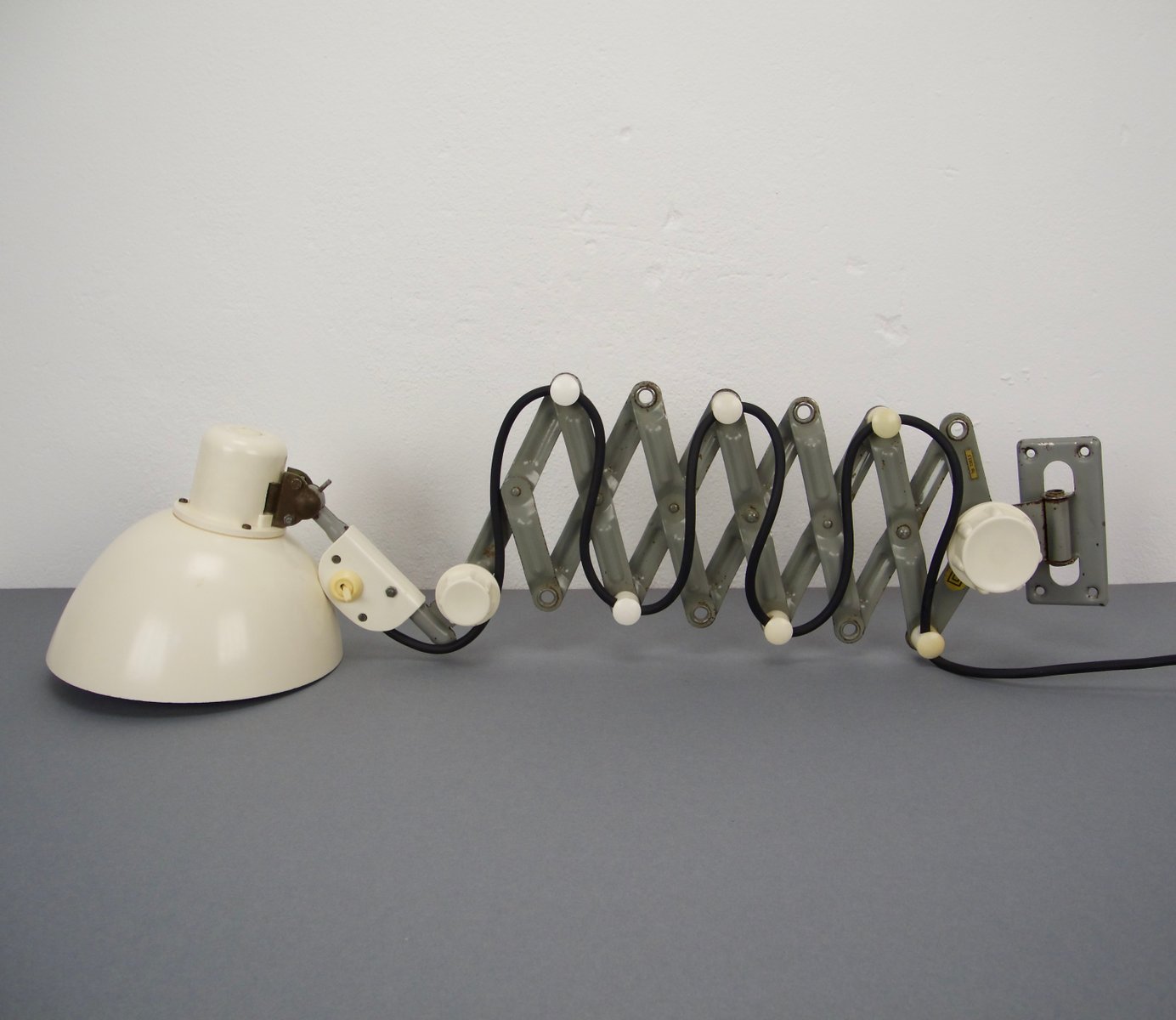 German White Bakelite Scissor Sconce from Reif, 1950s for sale at Pamono