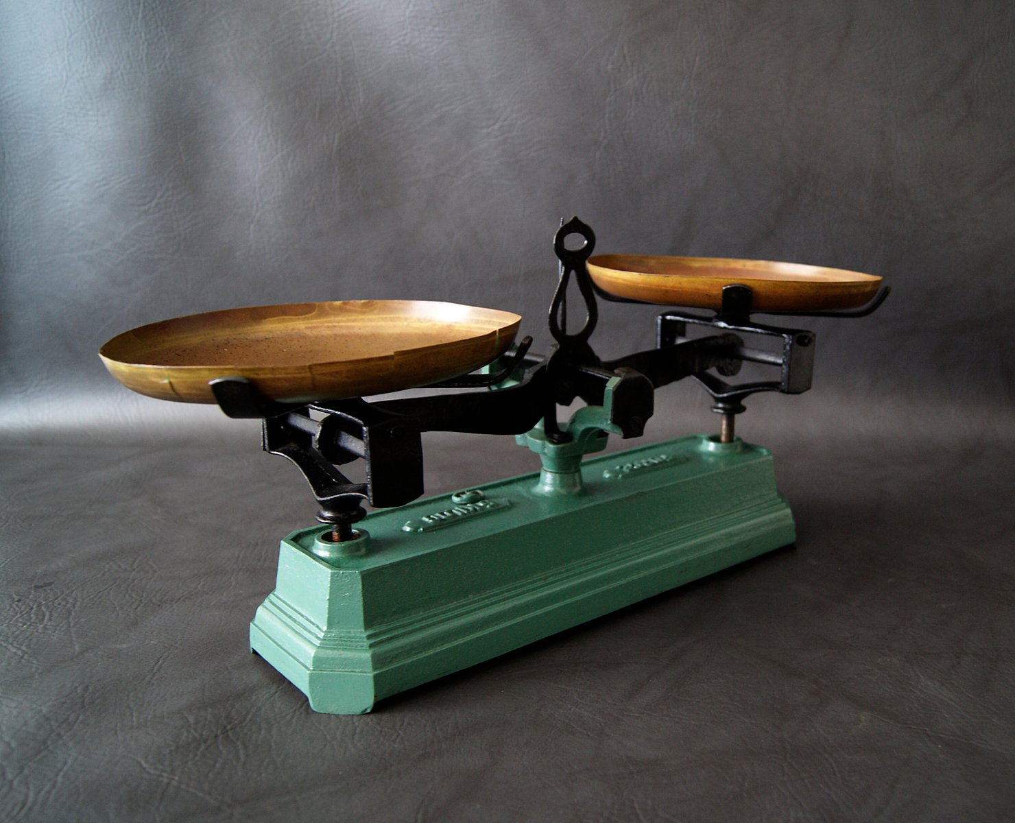 Antique Metal and Cast Iron Scales from Force for sale at Pamono