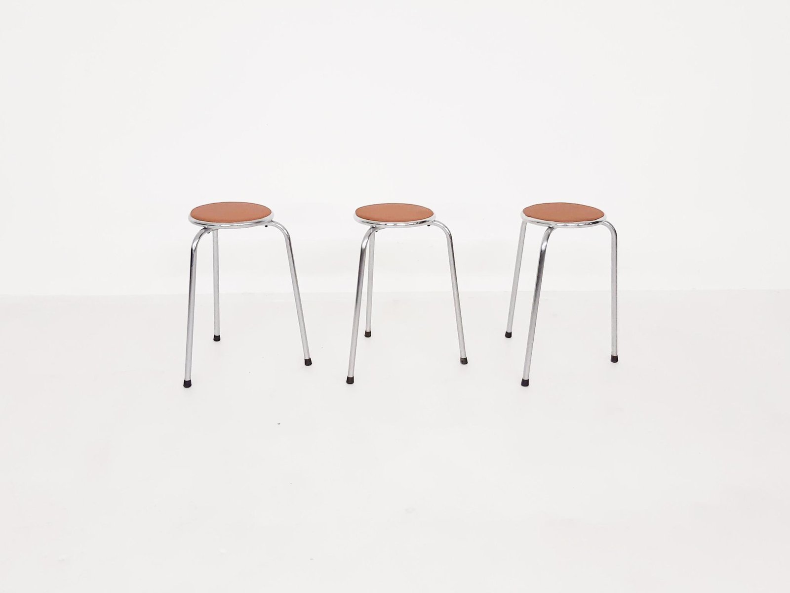 Hocker aus Cognacfarbenem Leder mit Hocker, 1960er, 3er Set bei Pamono ...