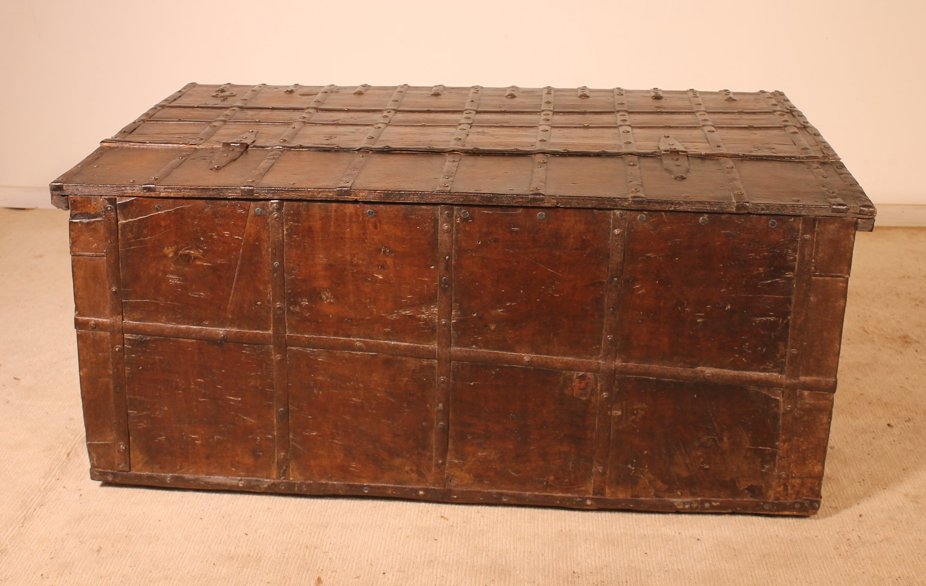 19th Century Indian Rajasthan Chest or Coffee Table for sale at Pamono