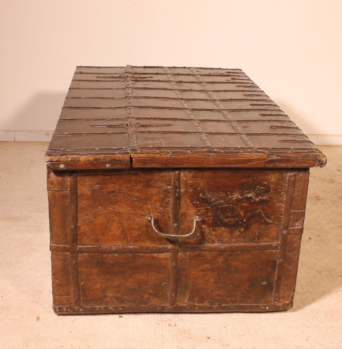 19th Century Indian Rajasthan Chest or Coffee Table for sale at Pamono