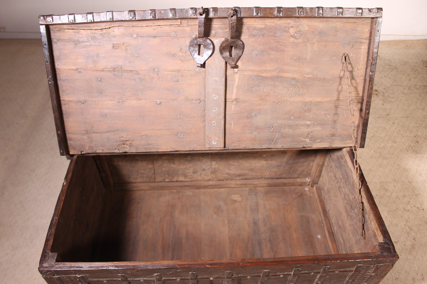 19th Century Indian Rajasthan Chest or Coffee Table for sale at Pamono