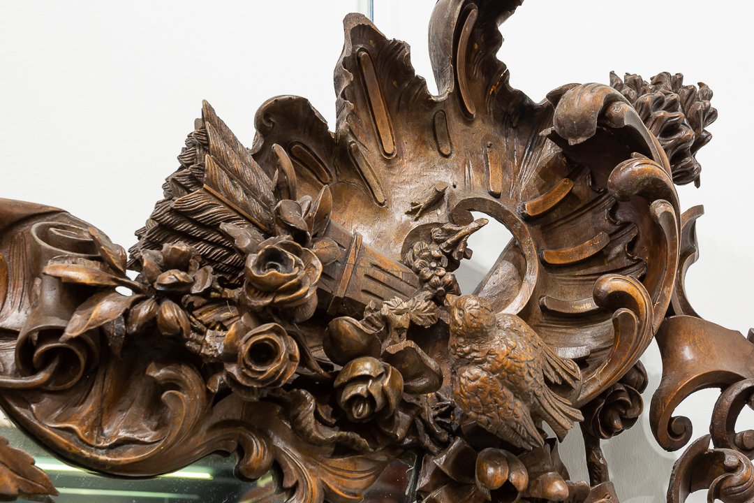 Antique American Cornucopia Carved Wooden Mirror for sale at Pamono