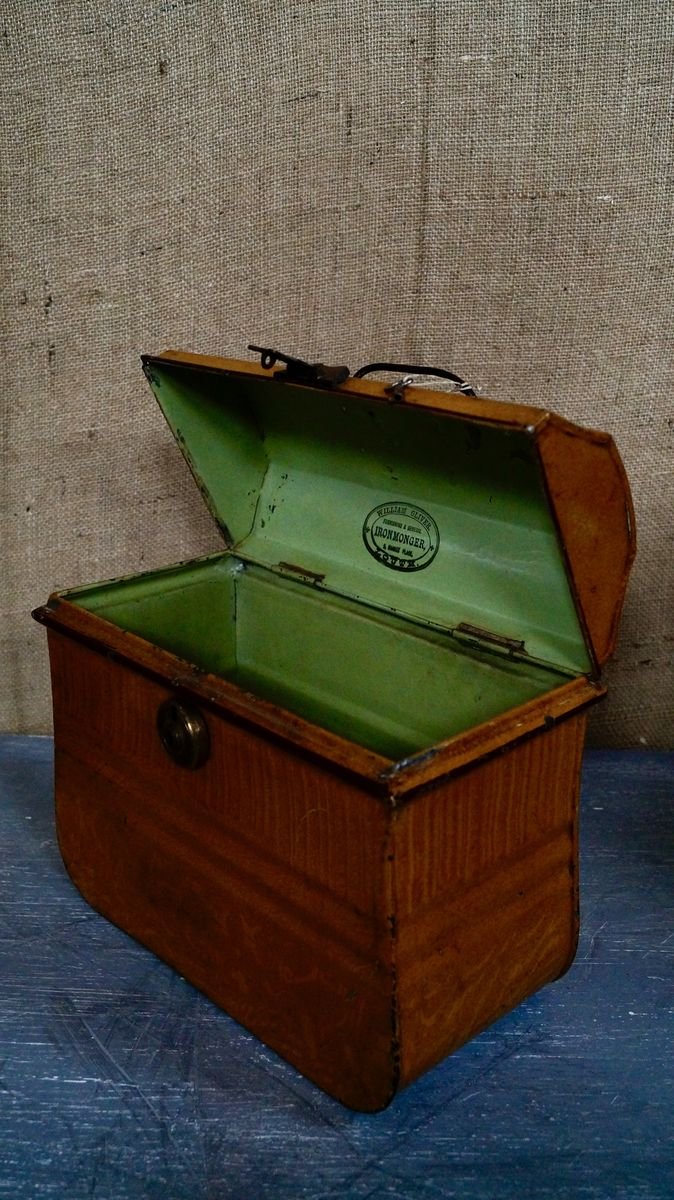 Antique Trunk from William Oliver for sale at Pamono