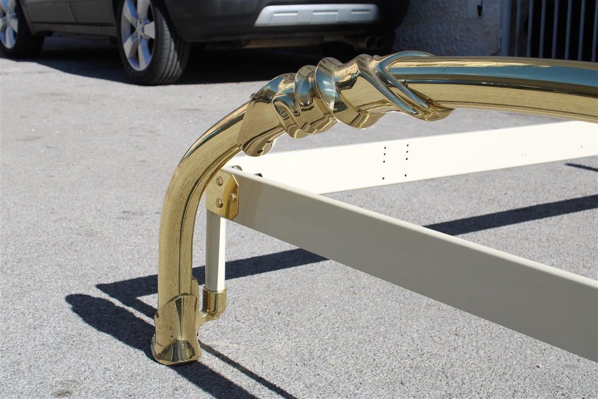 Letto in ottone massiccio di Lipparini, anni '70 in vendita su Pamono