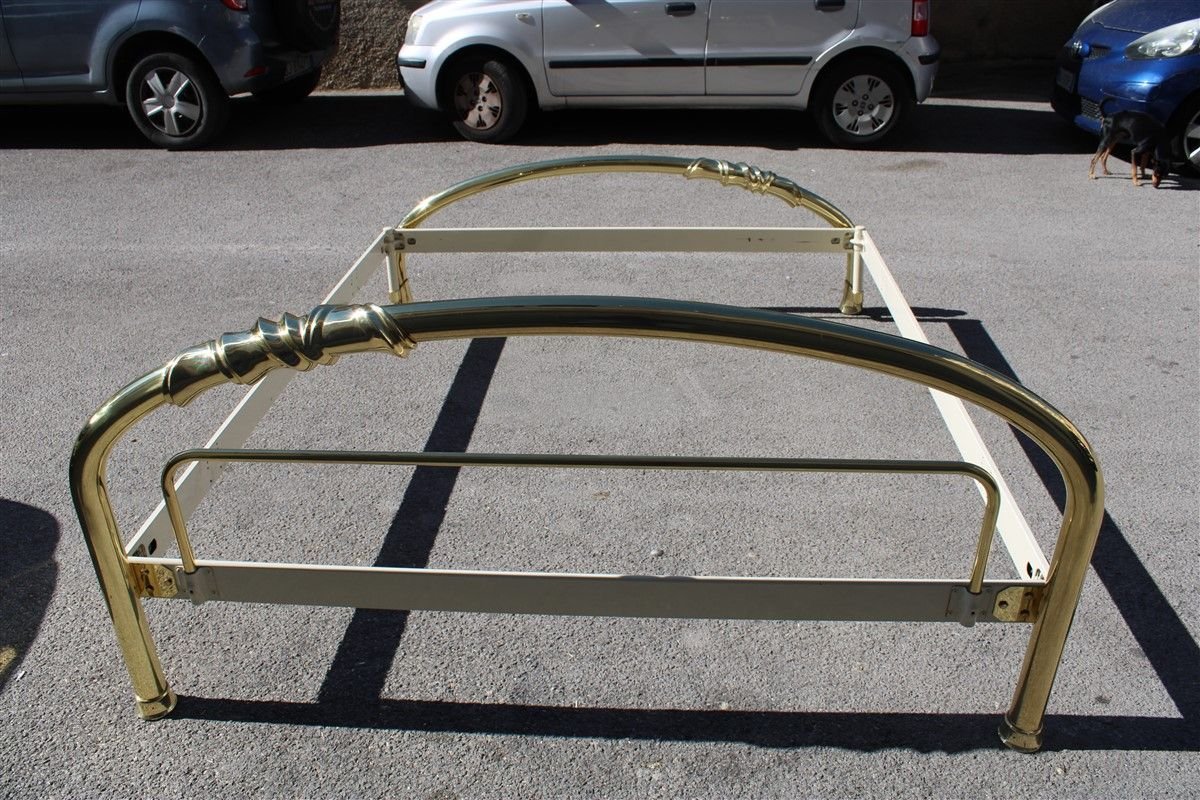 Letto in ottone massiccio di Lipparini, anni '70 in vendita su Pamono