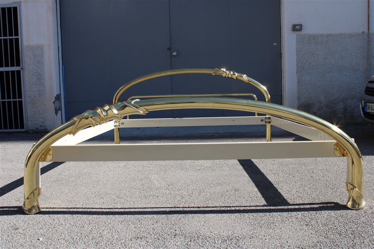 Letto in ottone massiccio di Lipparini, anni '70 in vendita su Pamono