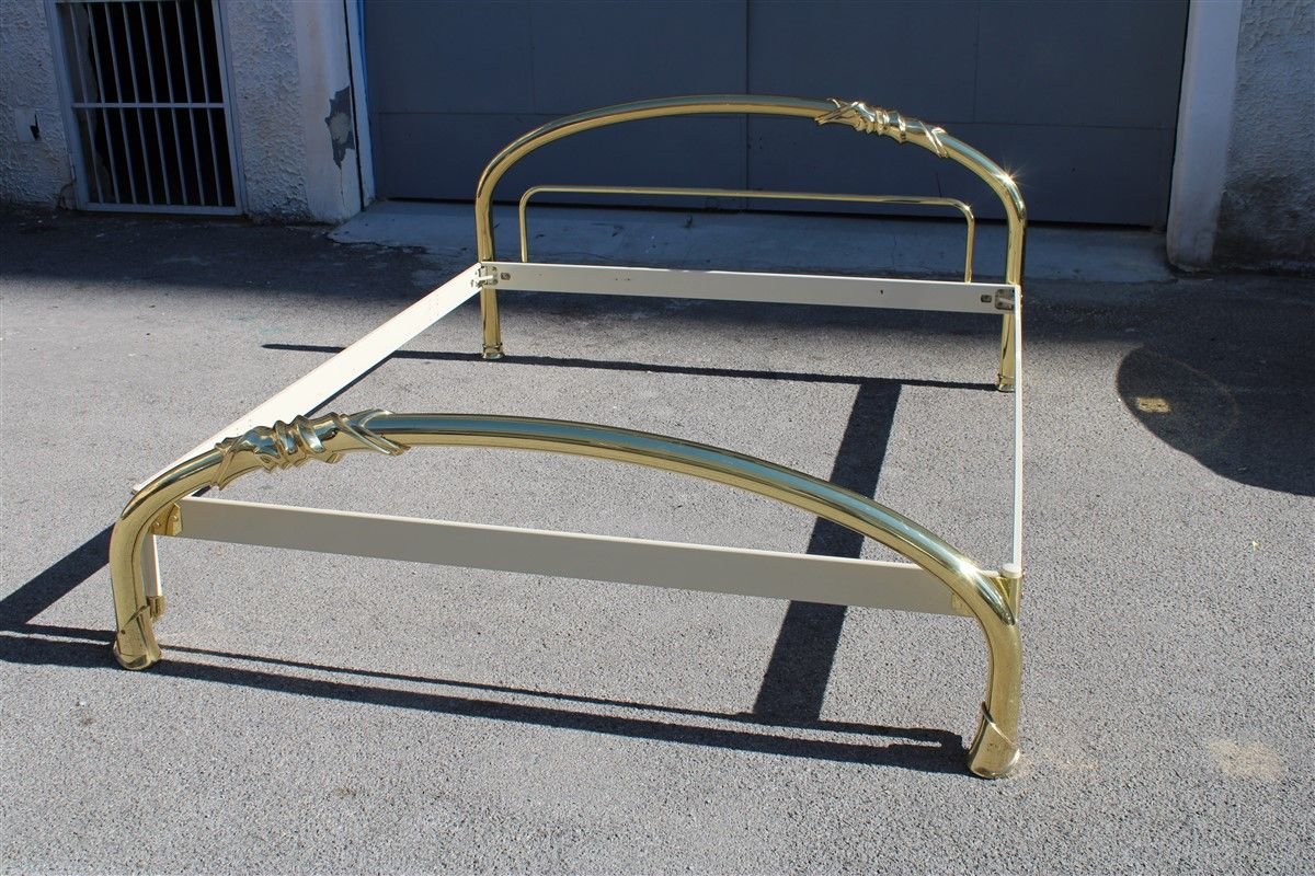 Letto in ottone massiccio di Lipparini, anni '70 in vendita su Pamono