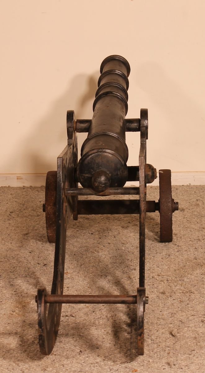 Late 19th Century Decorative English Cast Iron Cannon for sale at Pamono