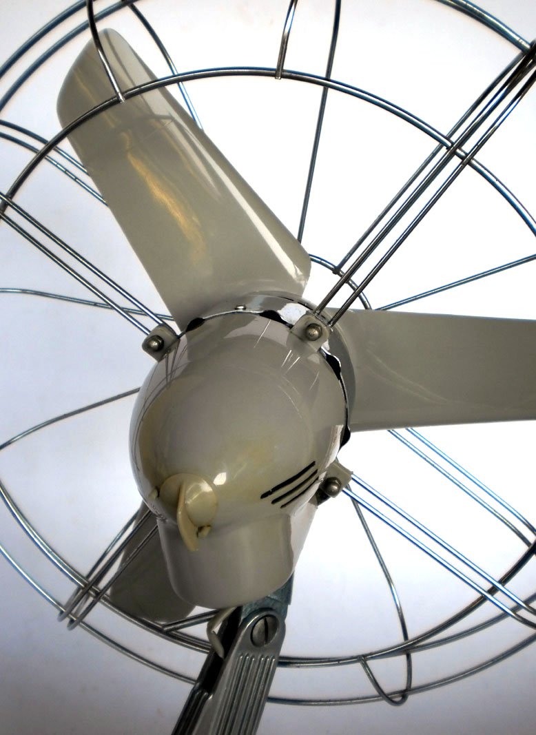 Vintage Italian Electric Fan from Pezzoni, 1950s for sale at Pamono