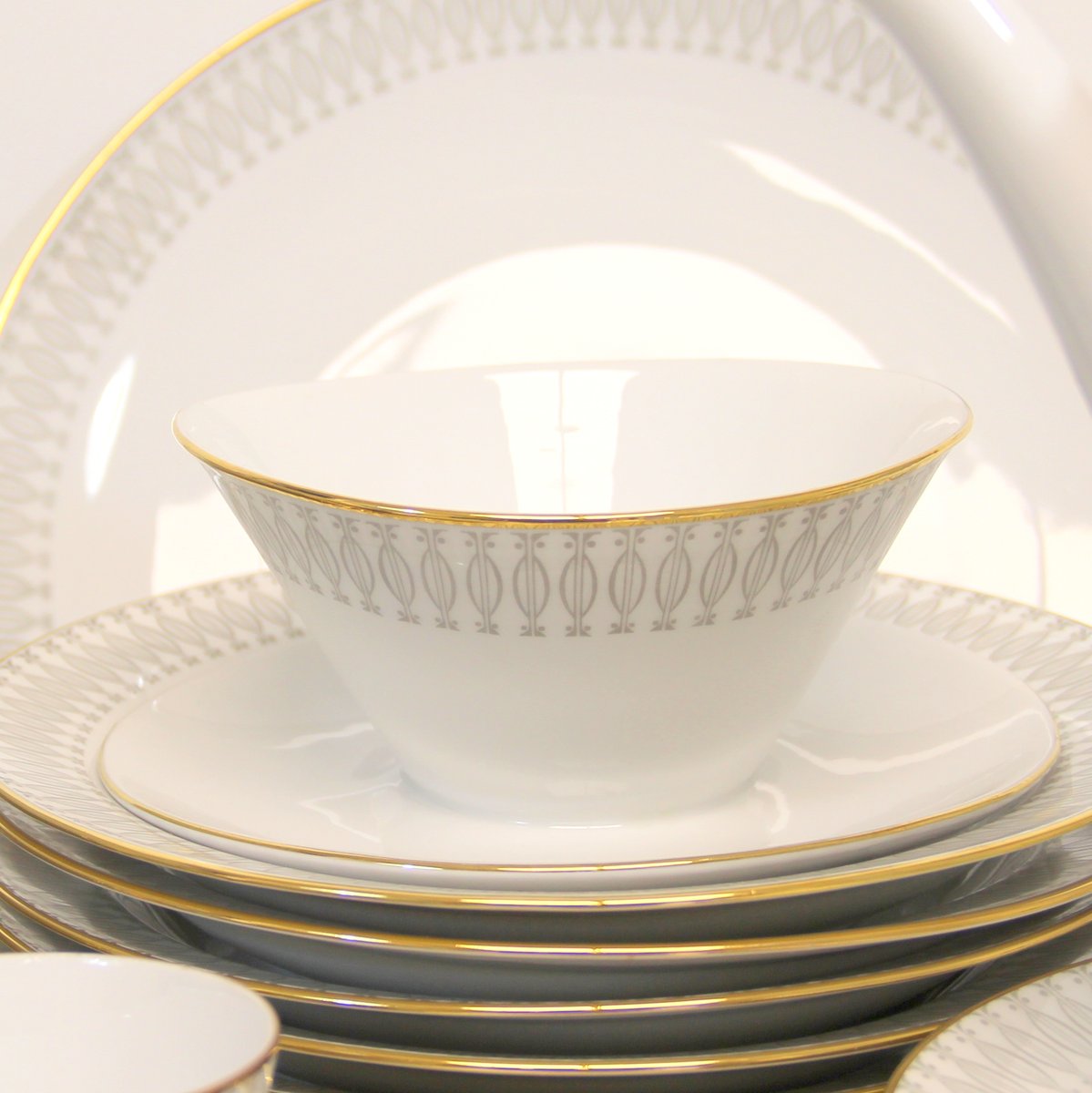 Porcelain Tableware Set, 1950s, Set of 69 for sale at Pamono