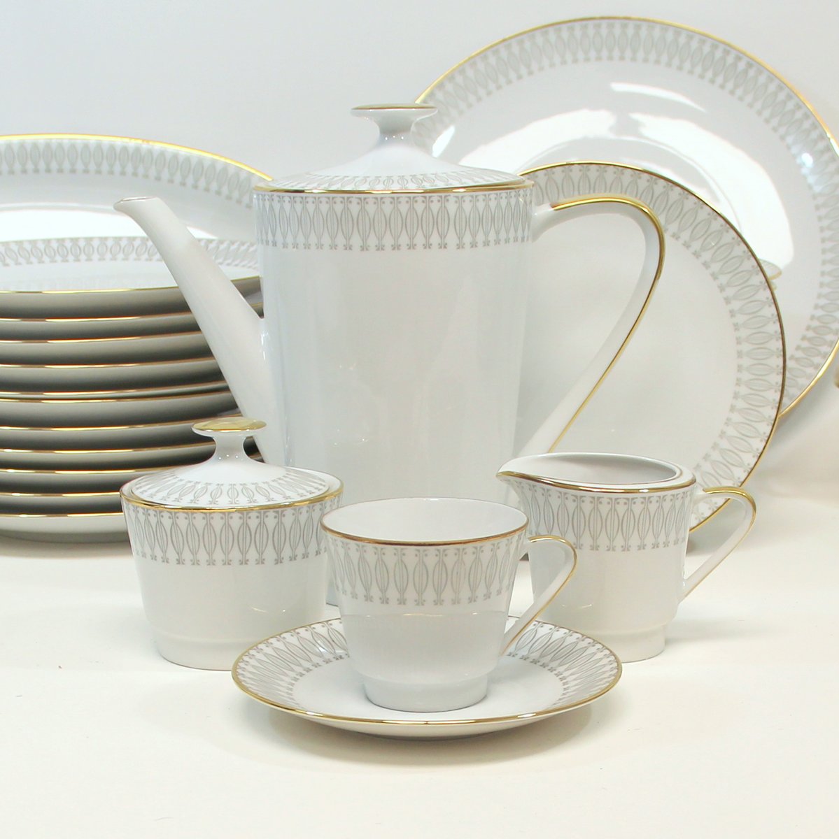 Porcelain Tableware Set, 1950s, Set of 69 for sale at Pamono