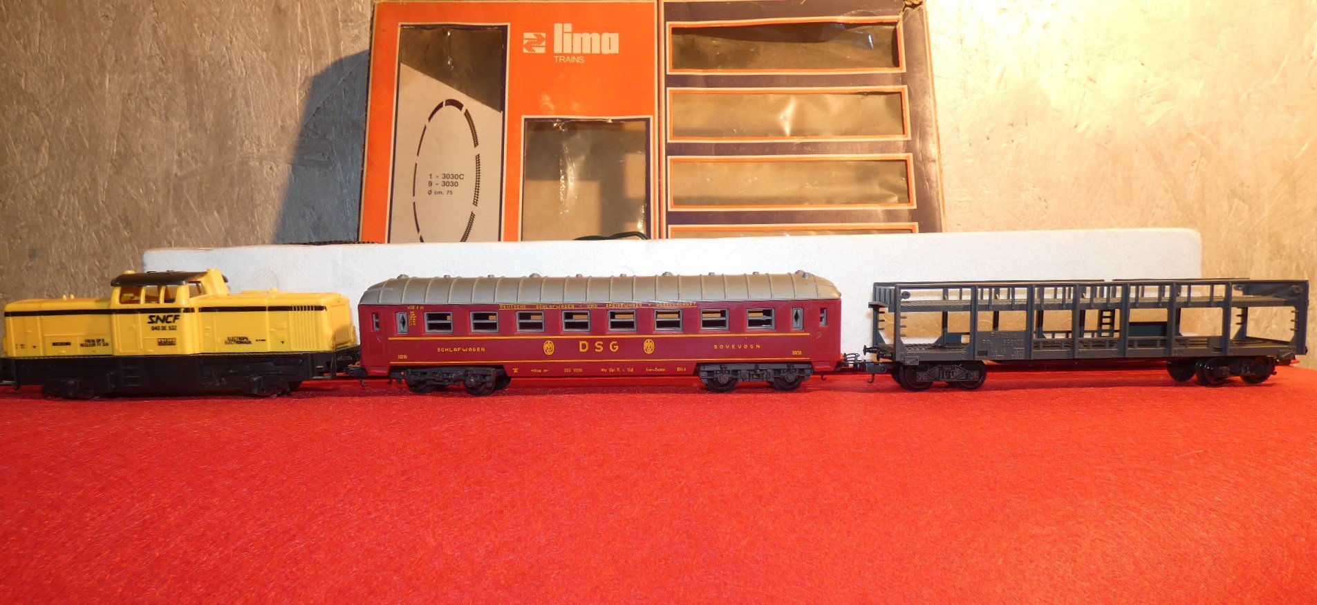 Diesel Locomotive SNCF 040.DE.532 SNCF with Transport Cars Mercedes ...