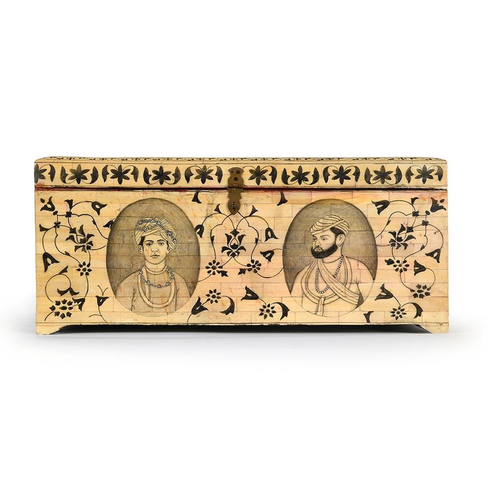Large Anglo-Indian Box for sale at Pamono