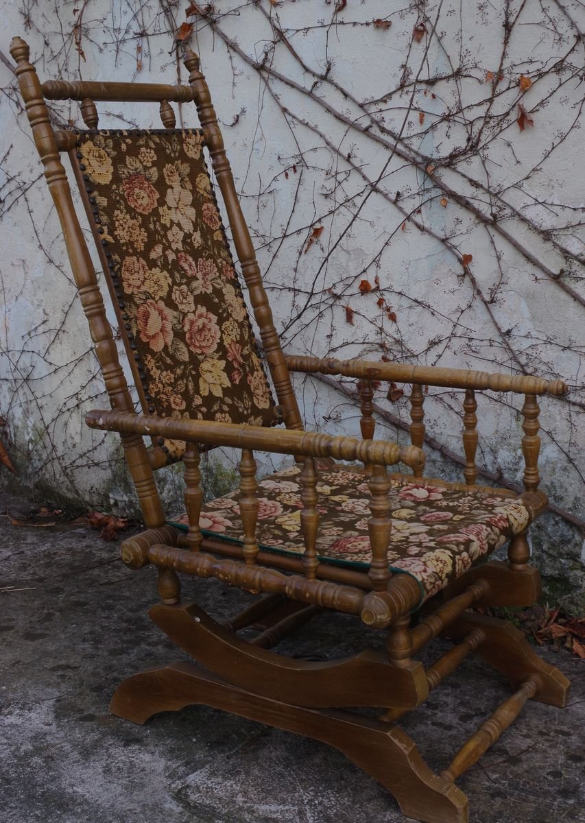 English Wooden Rocking Chair, 1930s for sale at Pamono