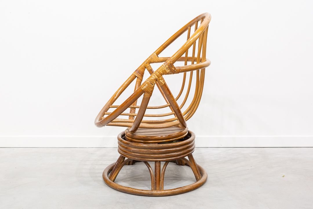 Butaca giratoria redonda de bambú, años 70 en venta en Pamono