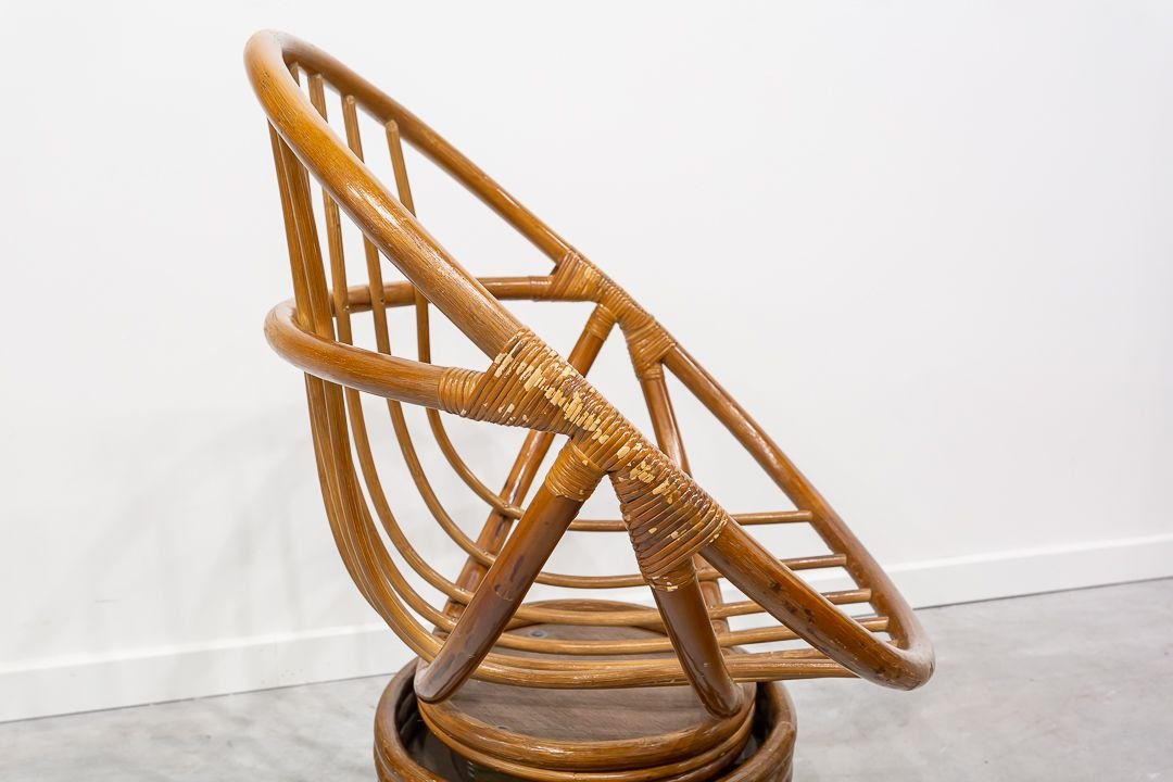 Butaca giratoria redonda de bambú, años 70 en venta en Pamono