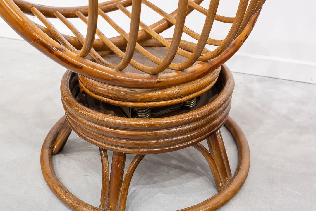 Butaca giratoria redonda de bambú, años 70 en venta en Pamono