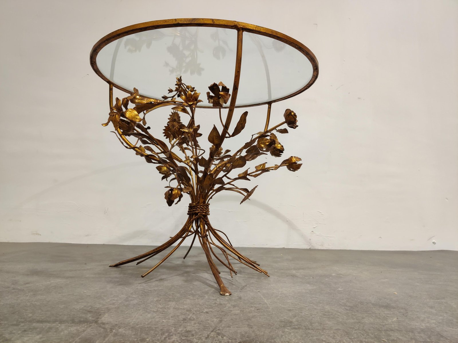 Vintage Gilt Metal Flower Side Table, Italy, 1960s for sale at Pamono