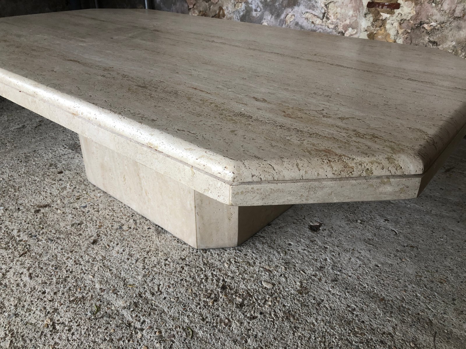 Großer Niedriger Vintage Travertin Tisch bei Pamono kaufen