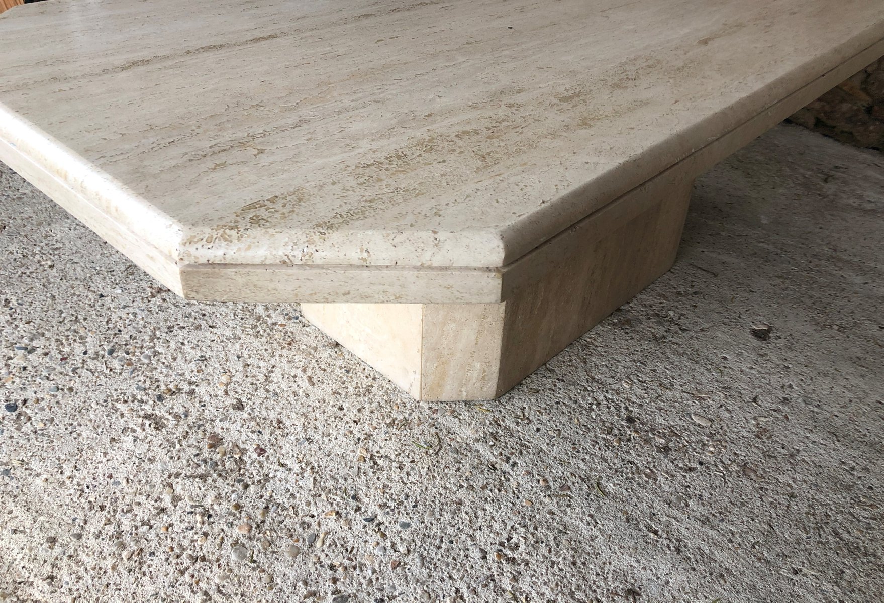 Großer Niedriger Vintage Travertin Tisch bei Pamono kaufen