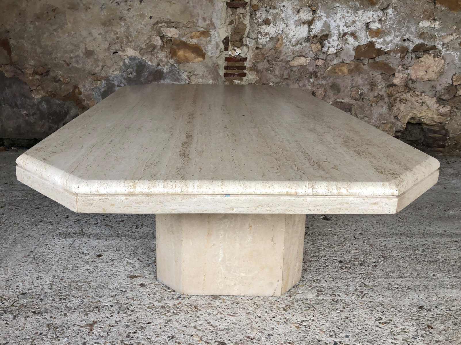 Großer Niedriger Vintage Travertin Tisch bei Pamono kaufen