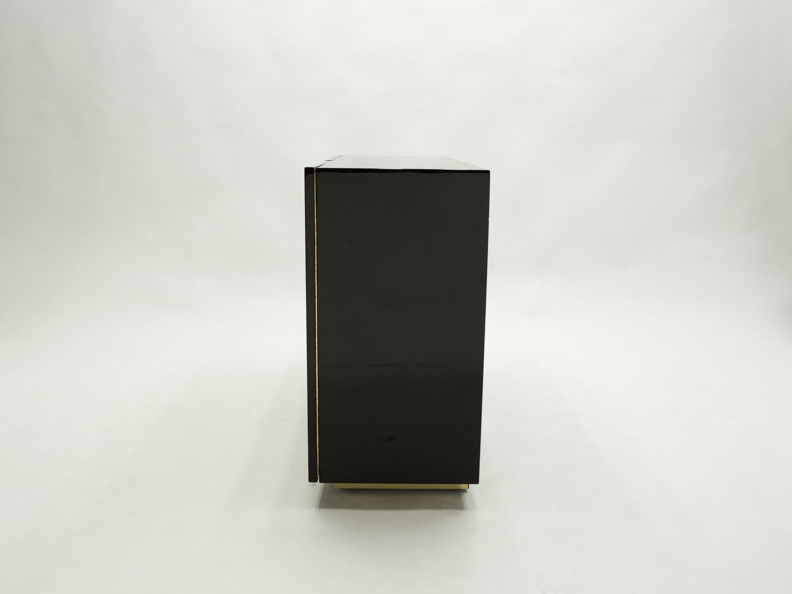 Buffet aus Schwarz Lackiertem Glas und Messing von Jean Claude Mahey ...