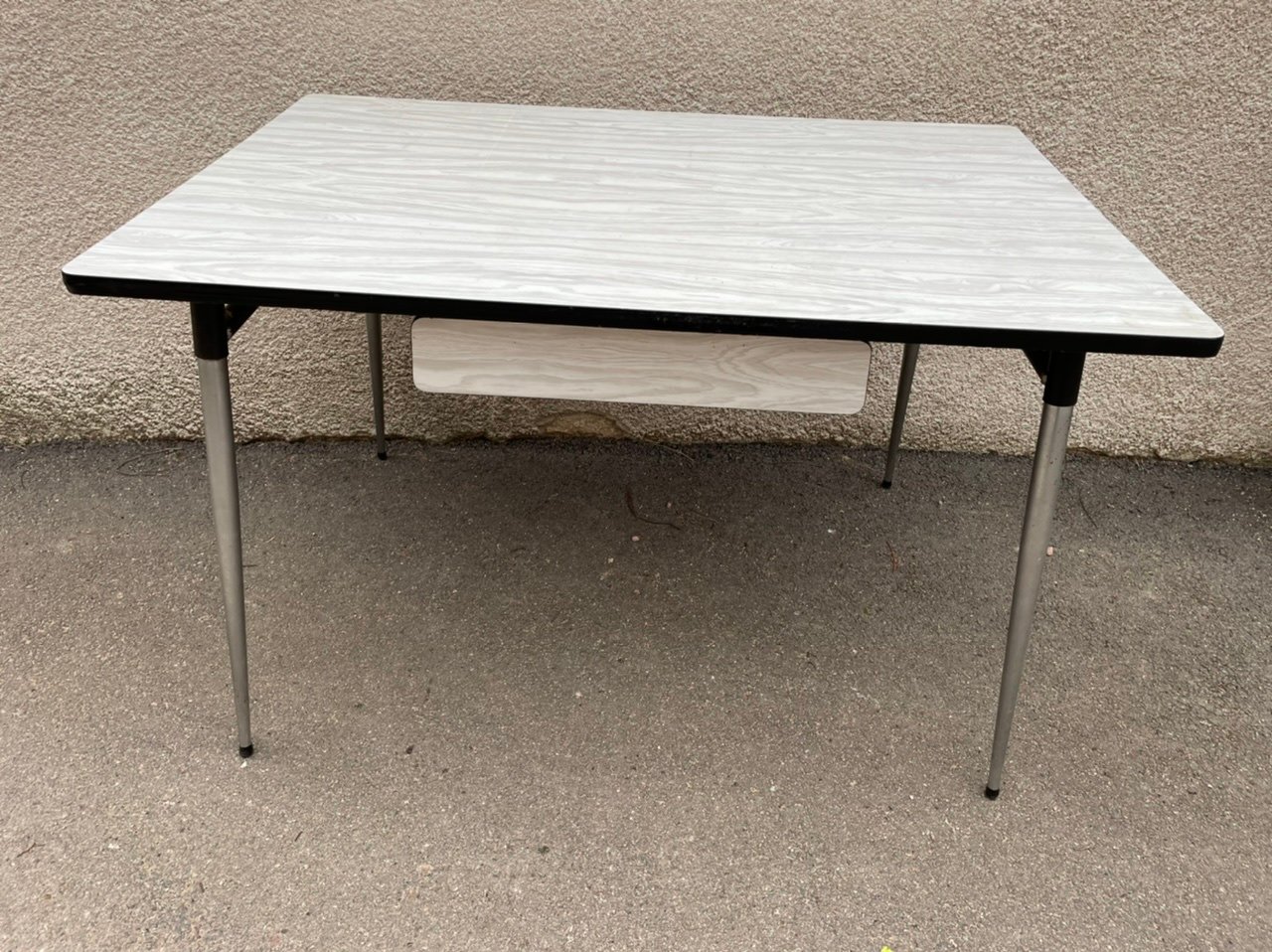 Tavolo da pranzo in legno di formica bianco-grigio, anni '50 in vendita ...