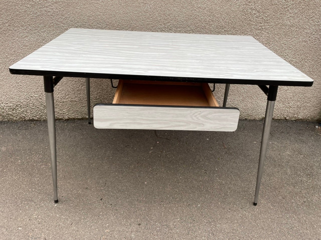 Tavolo da pranzo in legno di formica bianco-grigio, anni '50 in vendita ...