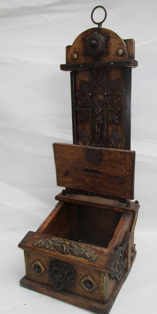 Church Alms Box for sale at Pamono