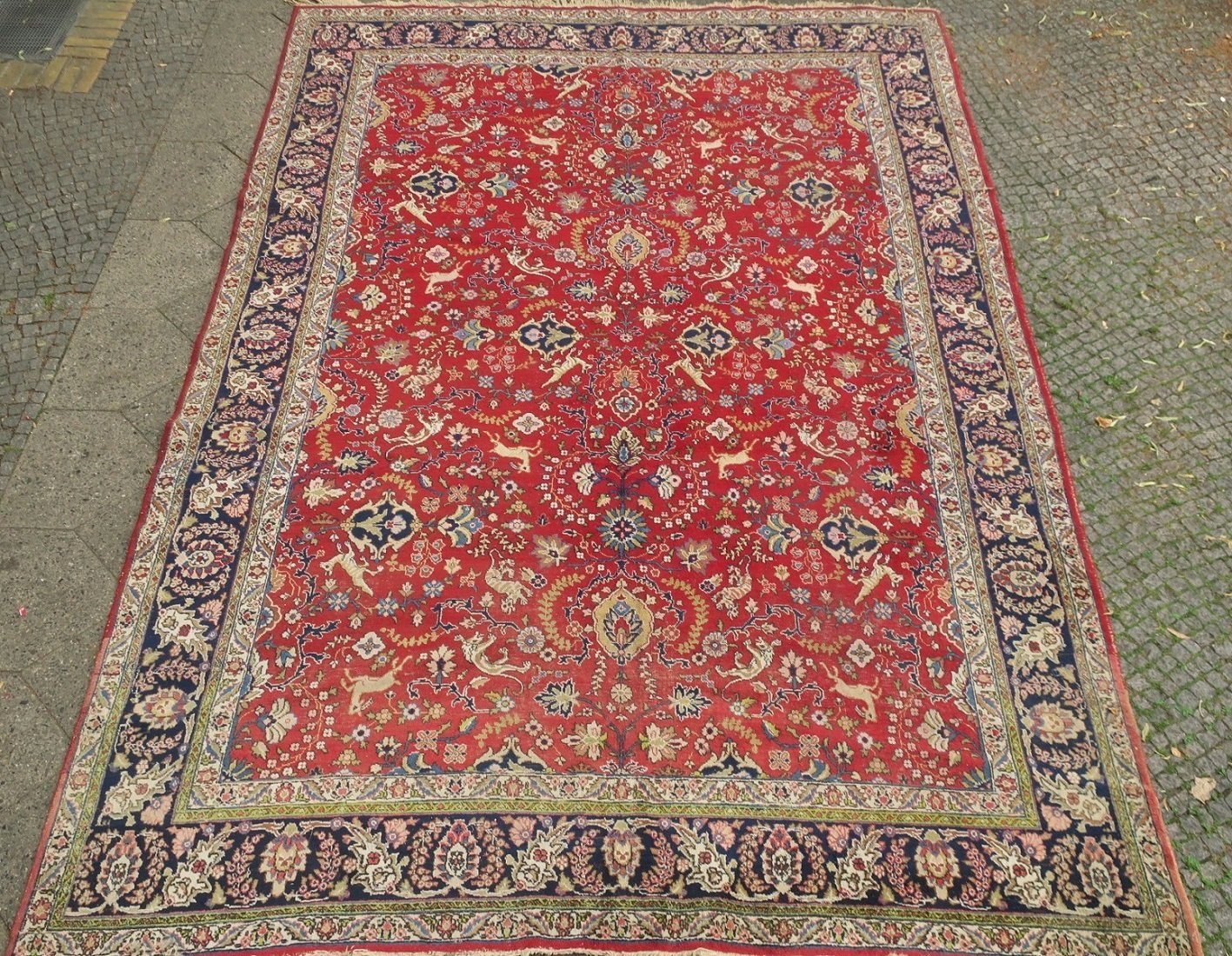 Großer handgeknüpfter Mid-Century Teppich in Wild Animal Design bei ...