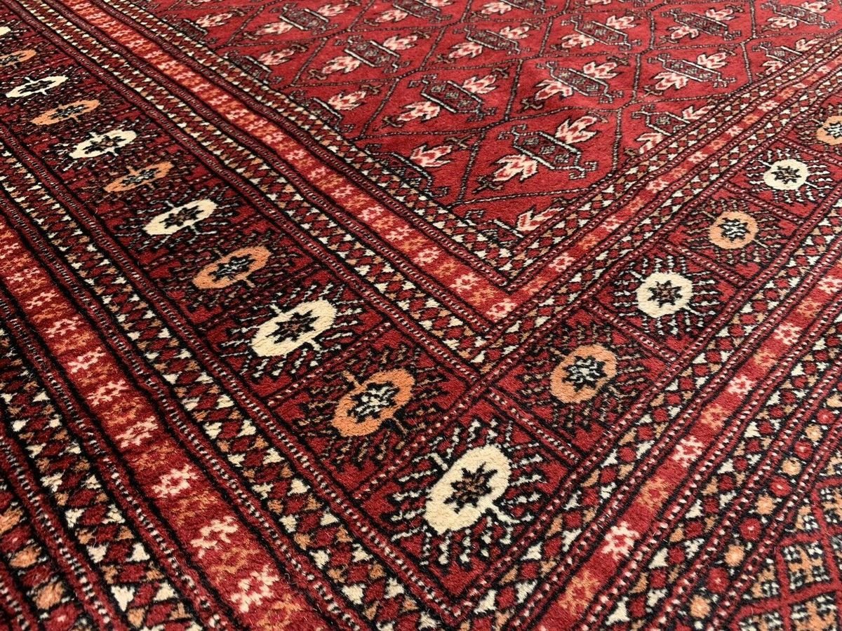 Vintage Middle Eastern Rug for sale at Pamono