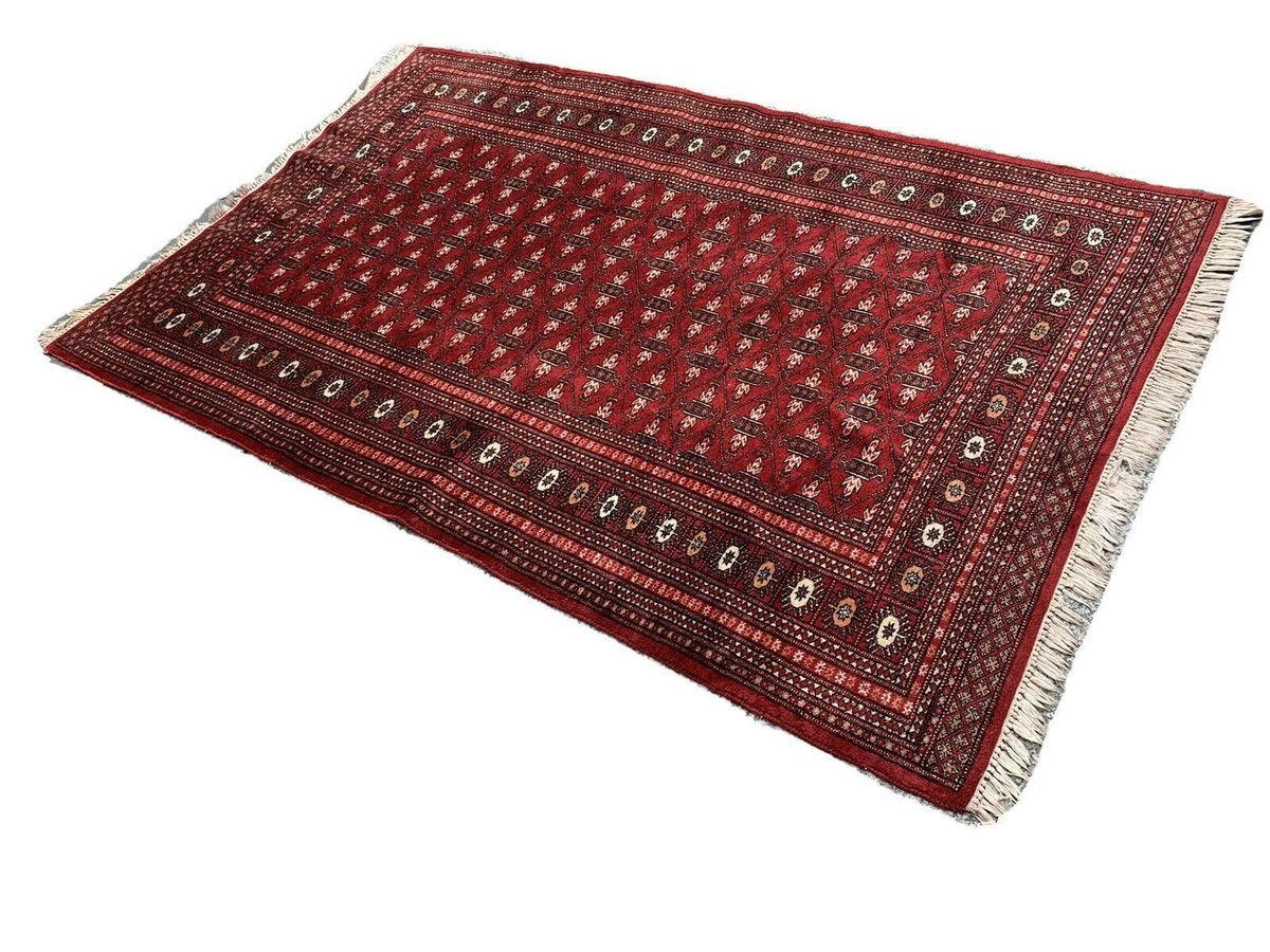 Vintage Middle Eastern Rug for sale at Pamono