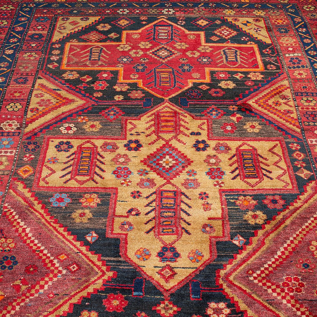 Vintage Middle Eastern Decorative Woven Shiraz Hall Rug, 1940s for sale ...