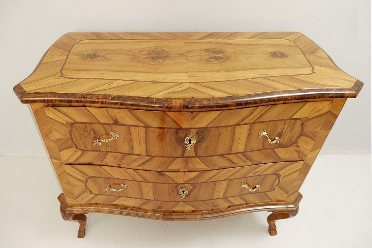 18th-Century German Chest of Drawers in Walnut for sale at Pamono