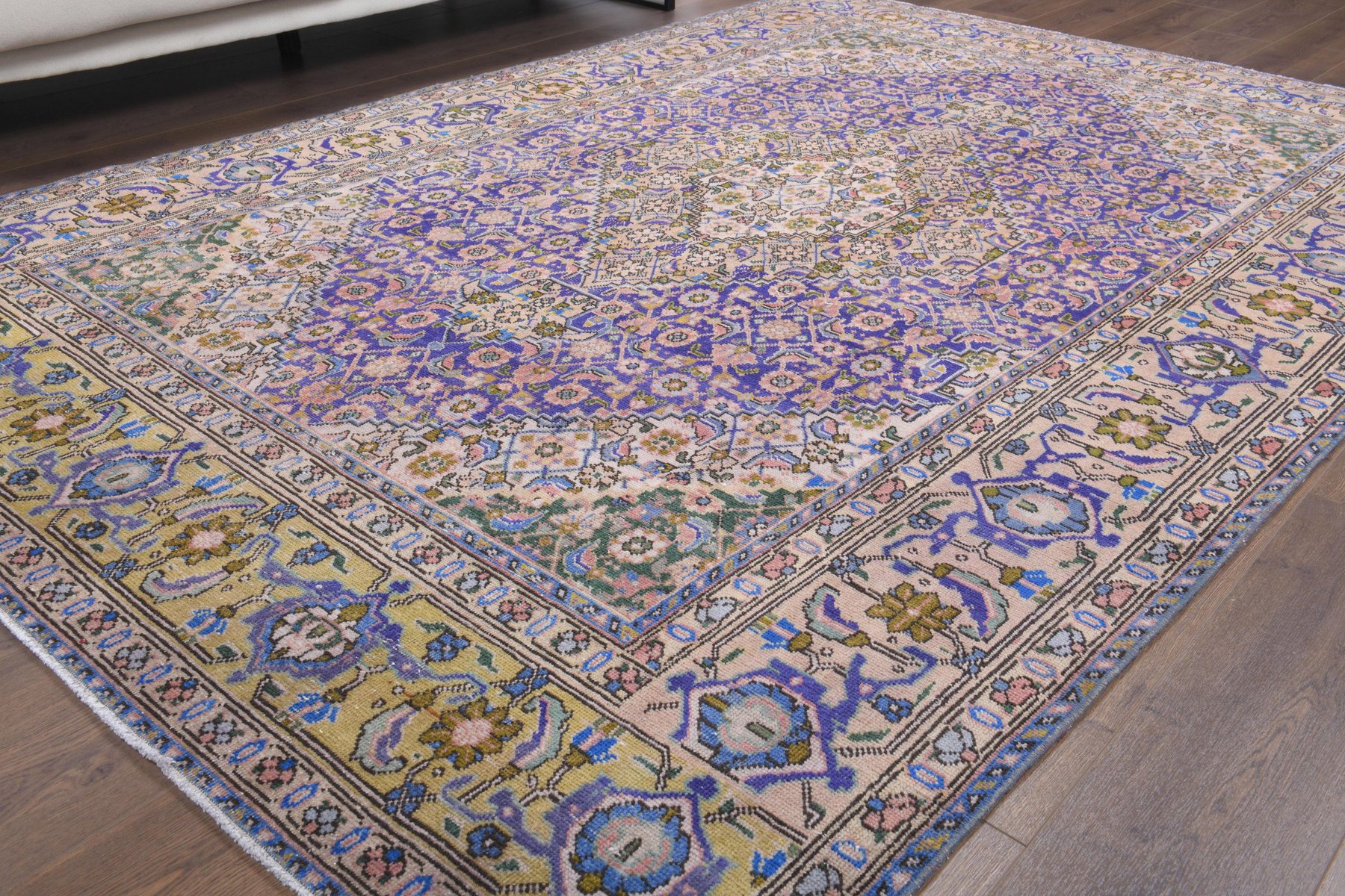 Antique Middle Eastern Area Rug for sale at Pamono