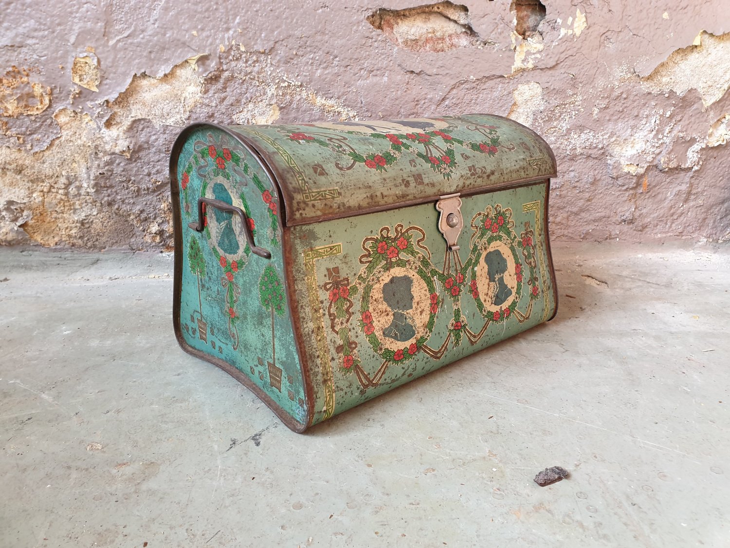 Bohemian Lithographed Metal Chest for sale at Pamono