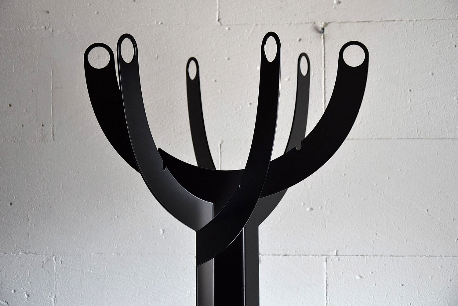Italian Modernist Black Metal Coat Stand for sale at Pamono