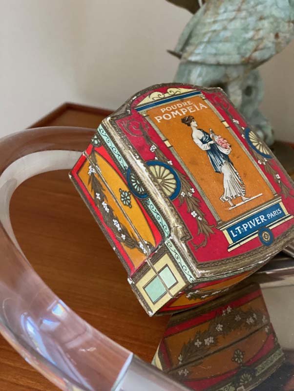 Polvera francesa antigua Art Nouveau en venta en Pamono