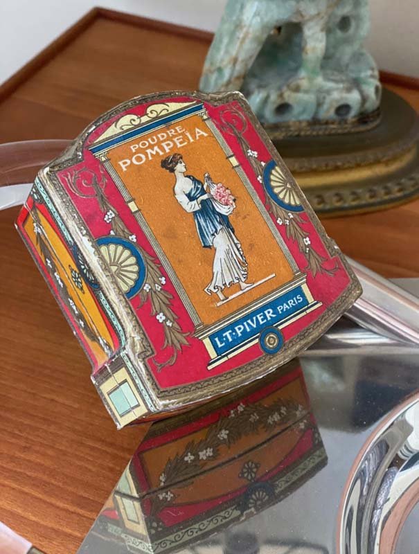 Polvera francesa antigua Art Nouveau en venta en Pamono