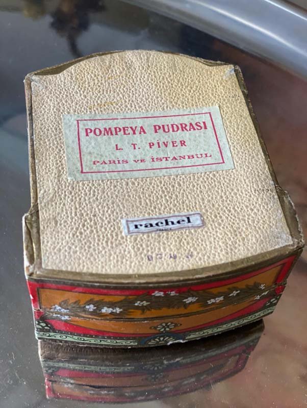 Polvera francesa antigua Art Nouveau en venta en Pamono