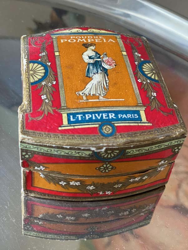 Polvera francesa antigua Art Nouveau en venta en Pamono