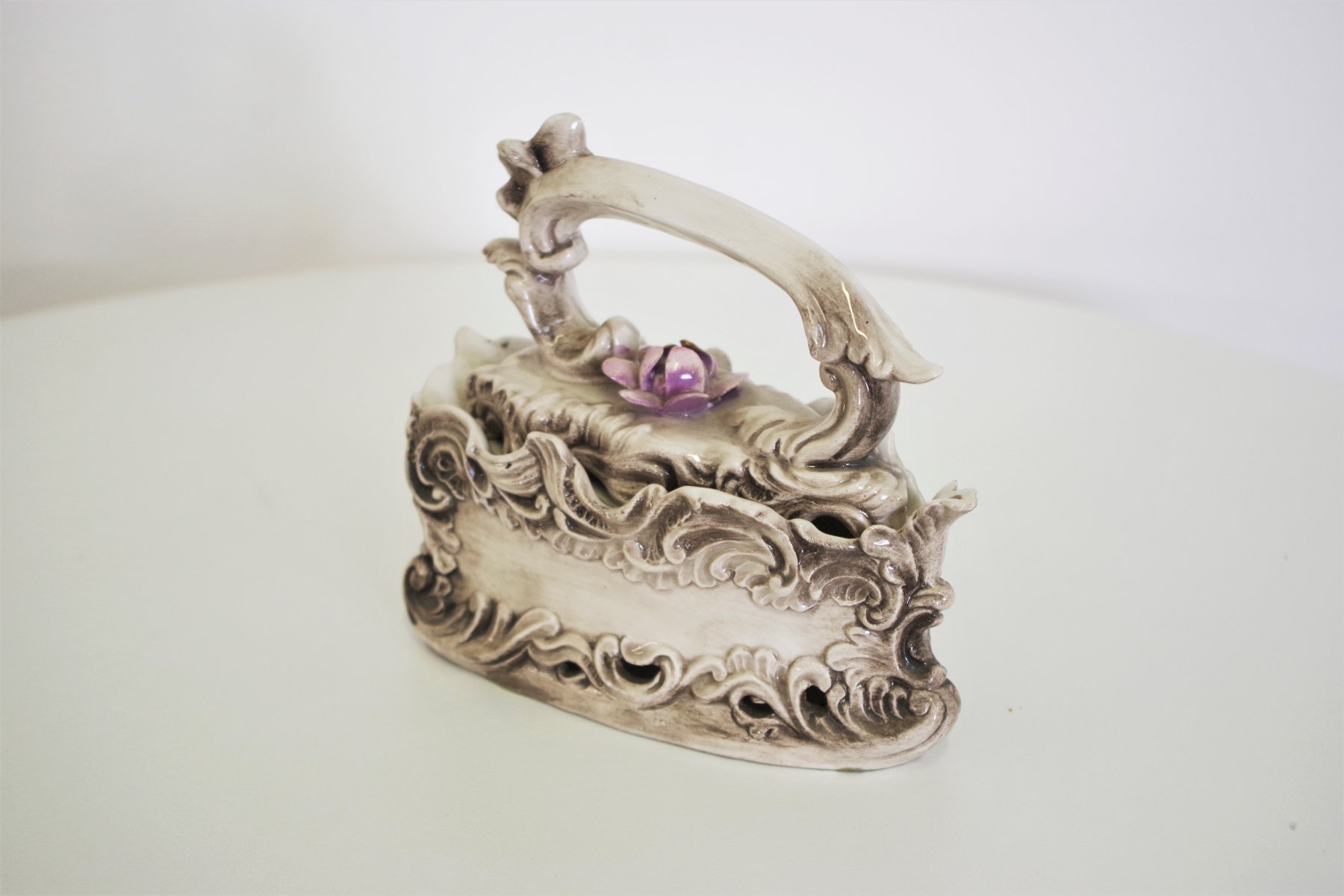 Ceramic Clothes Iron from Capodimonte, 1960s for sale at Pamono