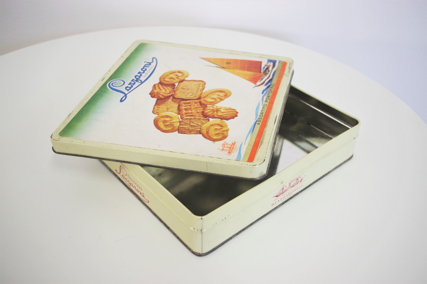 Vintage Sweet Tins, 1960s, Set of 3 for sale at Pamono