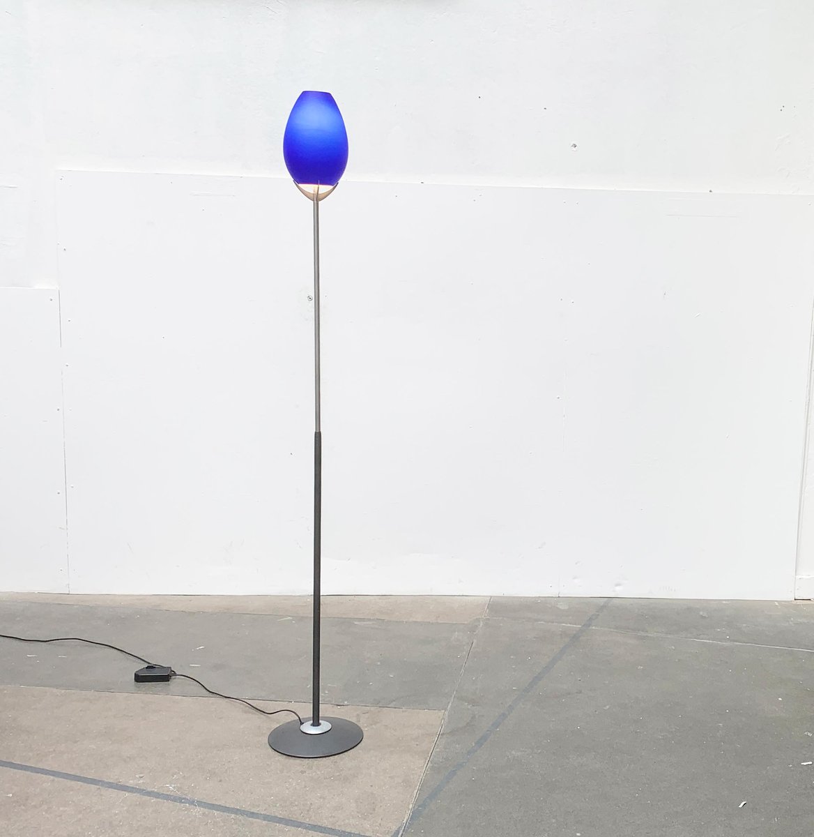 Vintage Italian Postmodern Glass Floor Lamp from Lucente for sale at Pamono