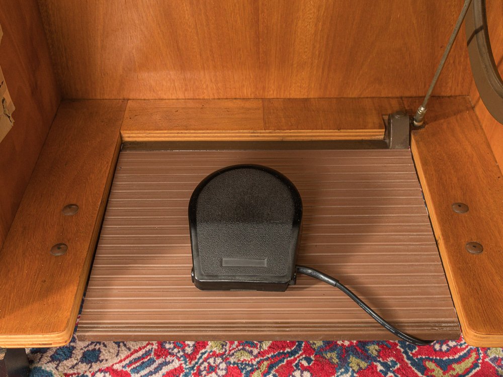 Automatic 260 Cabinet Sewing Machine from Pfaff for sale at Pamono