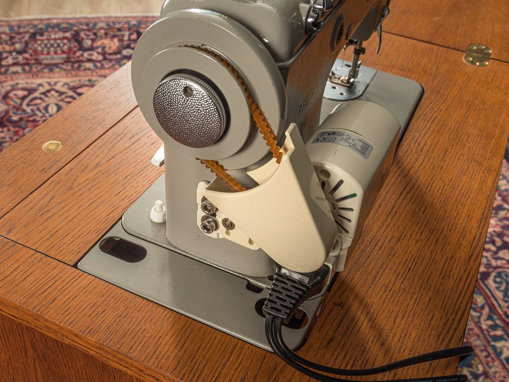 Automatic 260 Cabinet Sewing Machine von Pfaff bei Pamono kaufen
