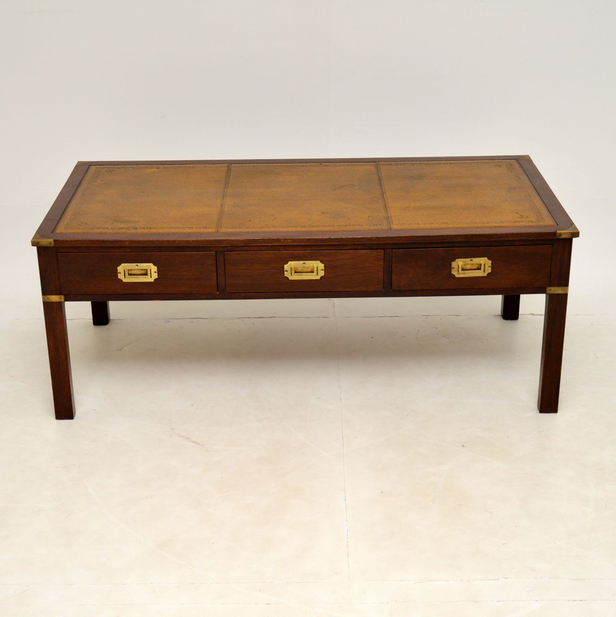 Antique Military Campaign Style Coffee Table bei Pamono kaufen